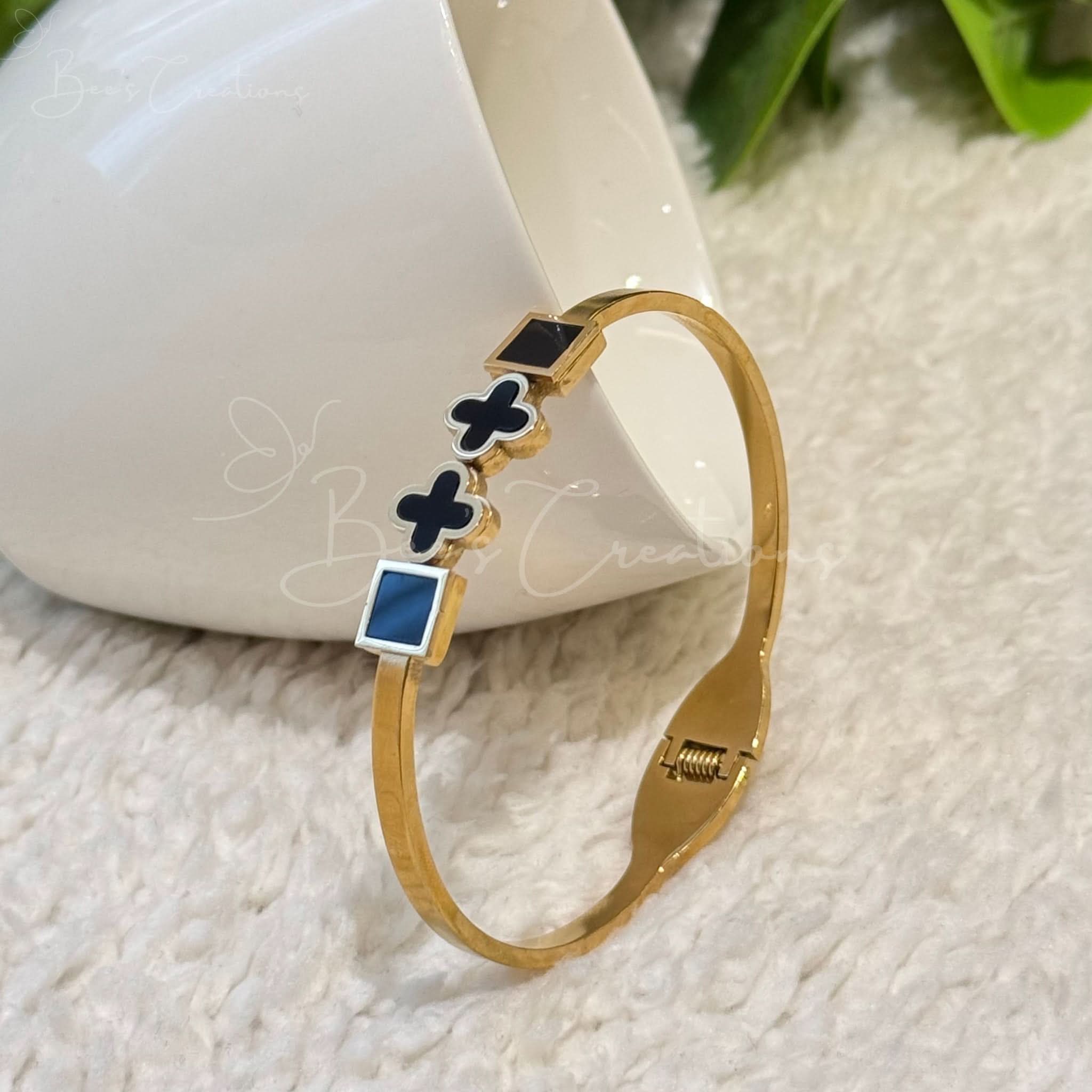 Enchanted Clover Cuff